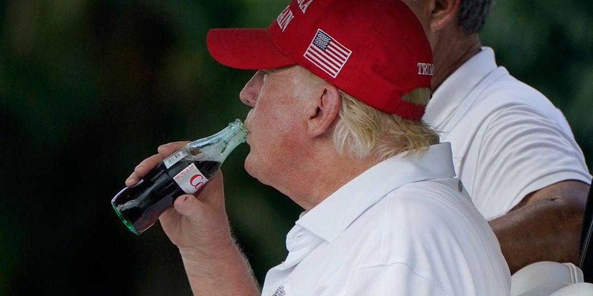 Coca-Cola CEO Presents Trump With Inauguration-Themed Bottle Of One of ...